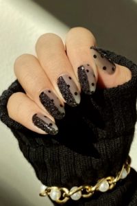 20 Gorgeous Vintage Nail Designs to Rock the Regencycore Trend - Your ...