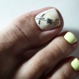 30 Beautiful White Toe Nail Designs for Your Next Pedicure - Your ...