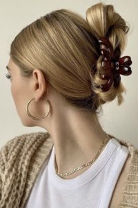 20 Clean Girl Aesthetic Hairstyles for the Ultimate Minimalist - Your ...