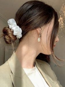 20 Clean Girl Aesthetic Hairstyles for the Ultimate Minimalist - Your ...
